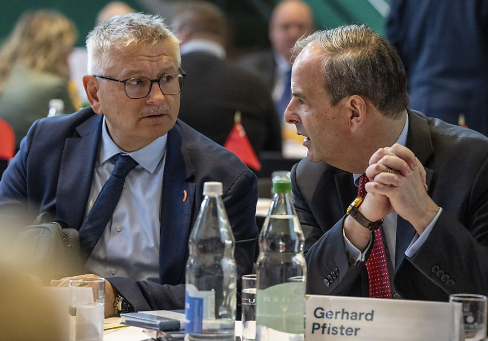 Gerhard Pfister bleibt Präsident der Mitte