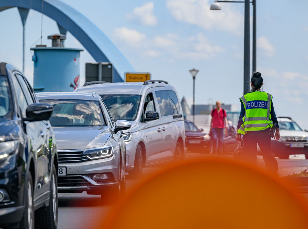 🎧 Polonya Sınırında Kontroller: Schengen'in Sonu mu Geliyor?